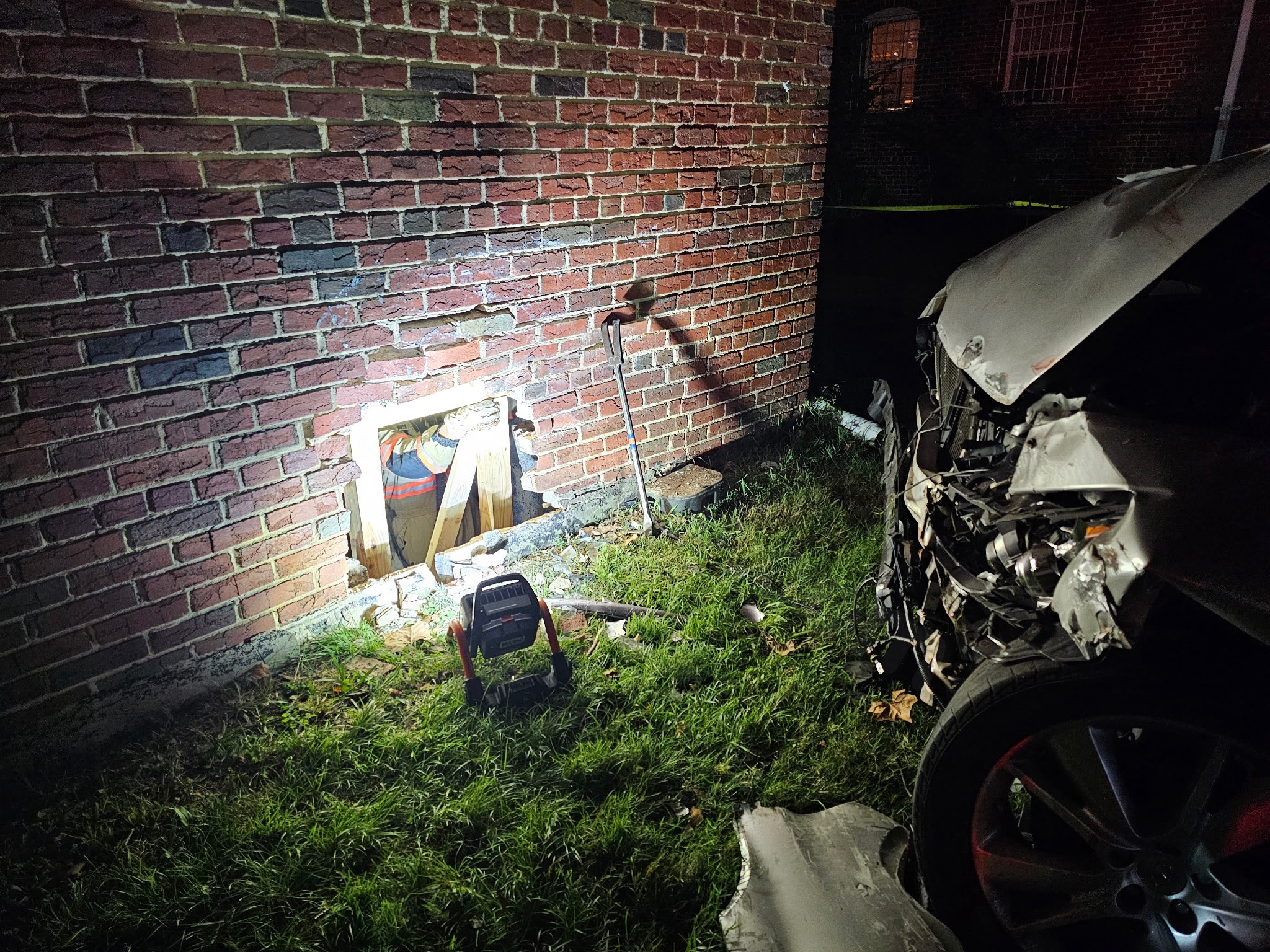 Car accident injures one in Washington DC building - CrashDaily.com
