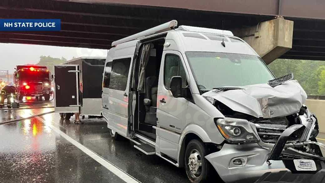 Two people hospitalized following multi-car colli… - CrashDaily.com
