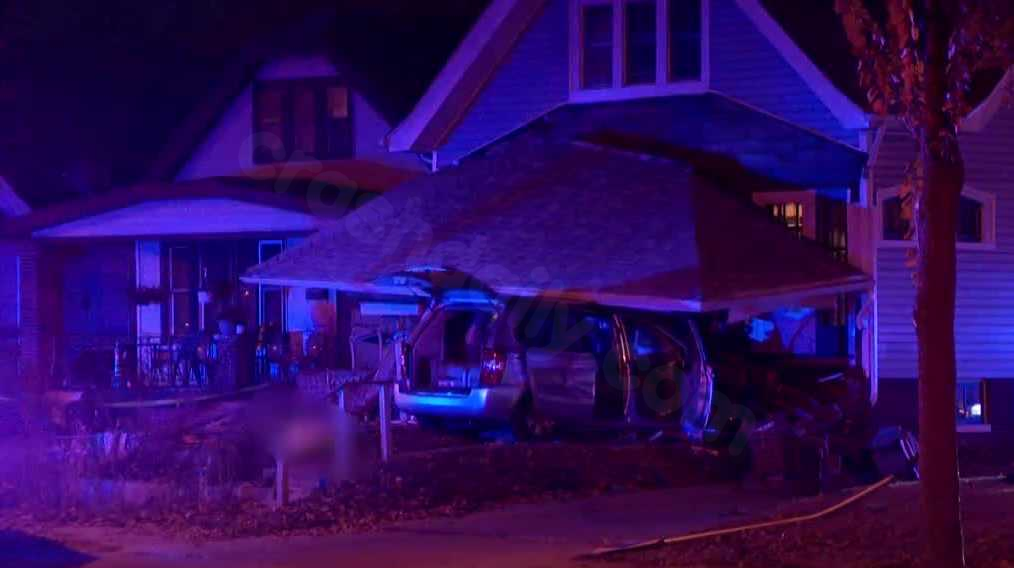 Front porch collapses following car crash into Mi… - CrashDaily.com